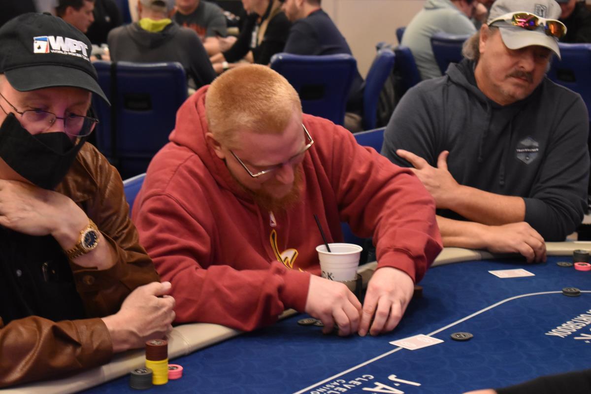 A series of preflop raises led to Aaron Delong Getting his 5,400 stack ...